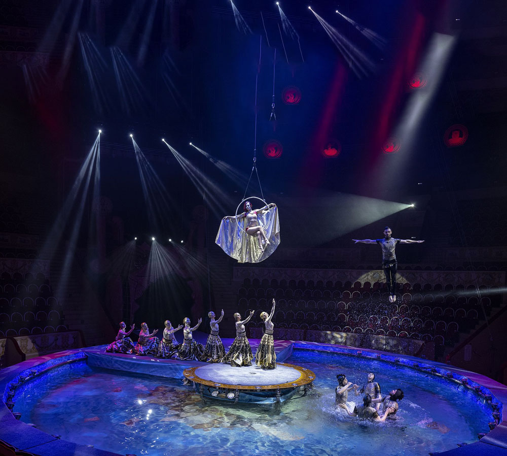 Circus show "Wow" in St. Petersburg: digital magic and art in the arena ...